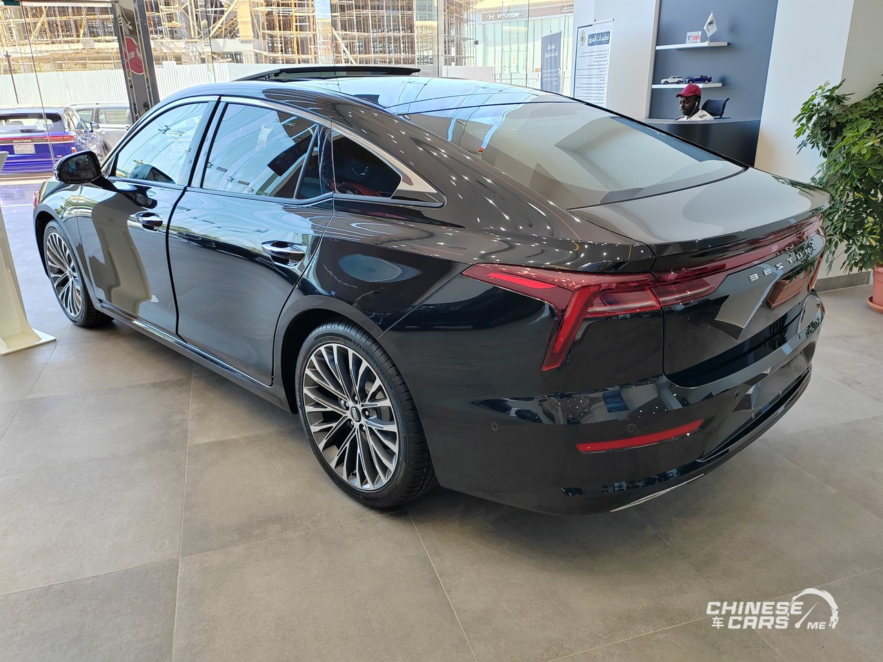 مقارنة شاملة بين بيستون B70 2024 وجيلي بريفيس 2025 بالسعودية – شبكة السيارات الصينية