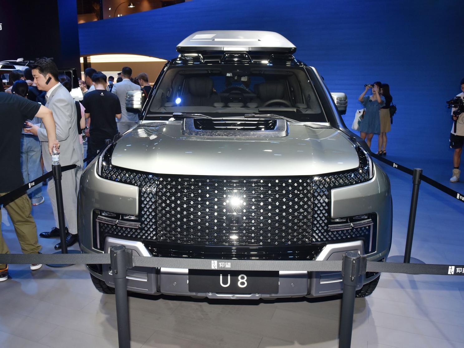 سيارة BYD U8 الكهربائية الفاخرة تظهر بإصدارات جديدة Deluxe بمعرض تشنغدو ...