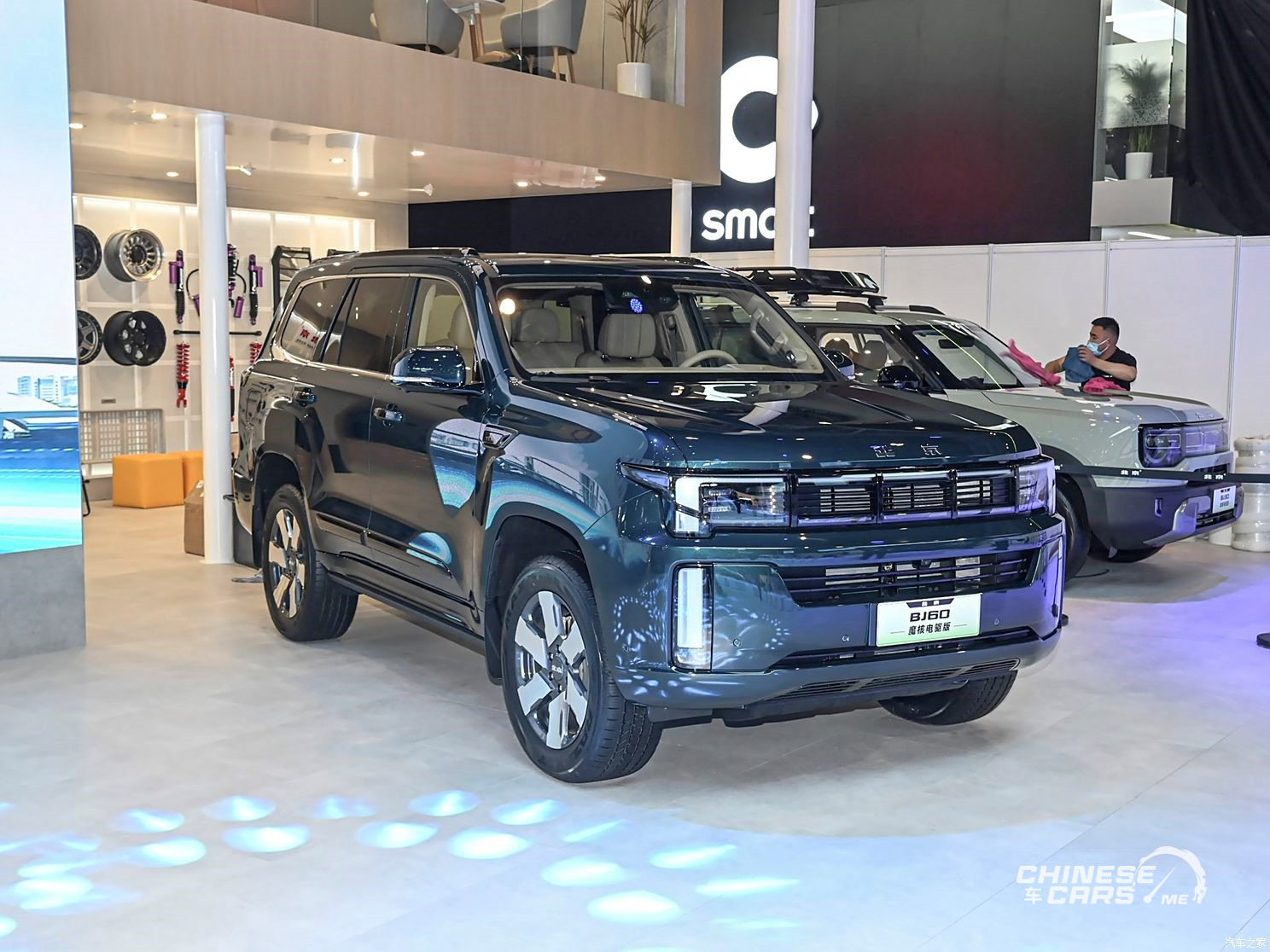 سيارة بايك BJ60 الهجينة EREV موسع النطاق، تخرج رسميًا من خطوط الإنتاج بمدى شامل يصل إلى 1200 كم ...